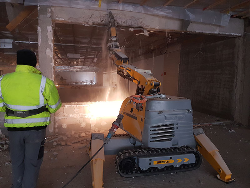 Abbruchroboter BROKK 180 in NRW - Nienhaus & Thielkes Rhede